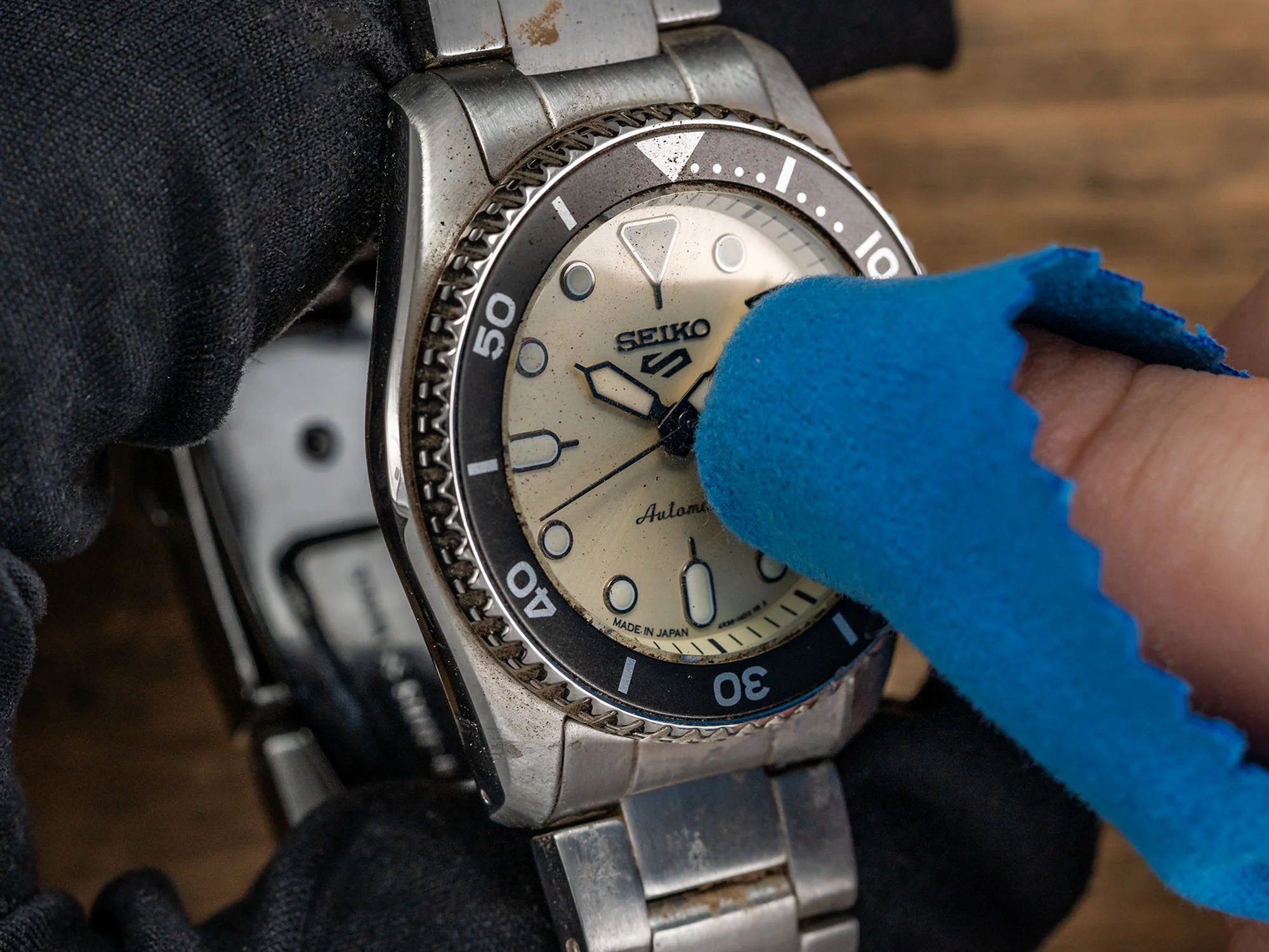 Dropped Your Watch in Water? Don't Worry, Here's How to Rescue It!